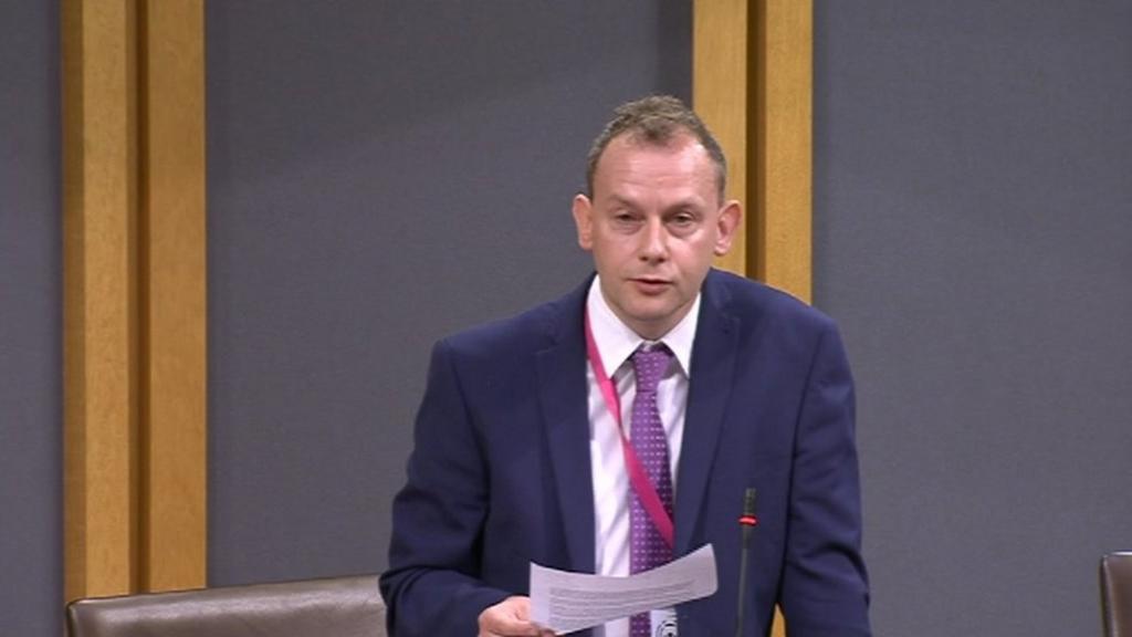 Senedd UKIP leader Gareth Bennett censured - BBC News