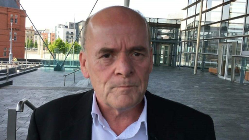 Holi'r Prif Weinidog: Dadansoddiad Vaughan Roderick - BBC Cymru Fyw