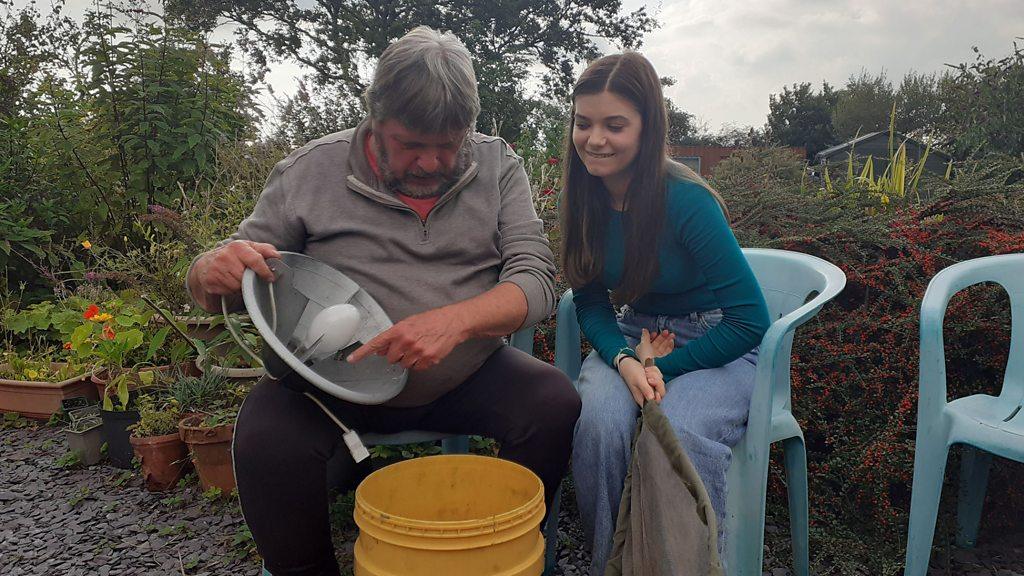 Newid Hinsawdd: Cyngor Taid i'w wyres - BBC Cymru Fyw