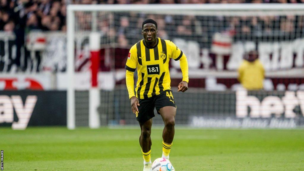 Soumaila Coulibaly: Burnley close in on loan deal for Borussia Dortmund ...