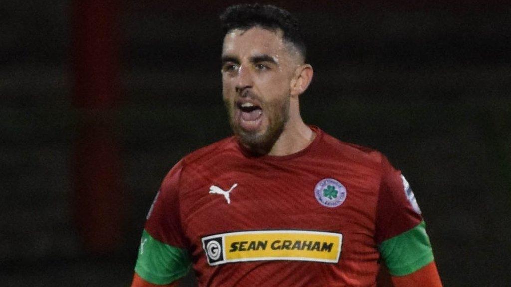 Joe Gormley hits winner as Darren Murray sees bizarre red - BBC Sport
