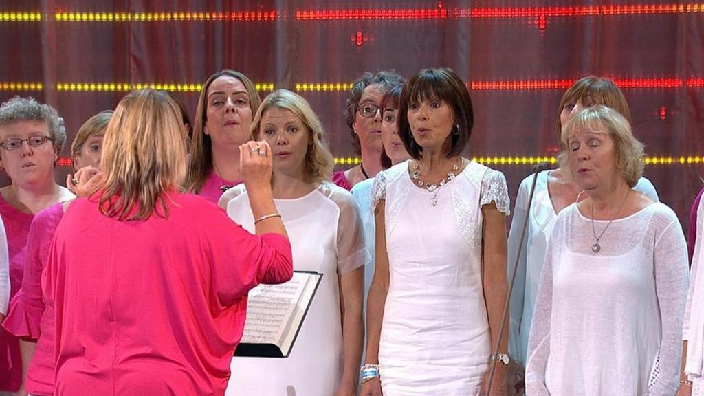 Côr Alaw Werin dros 20 mewn nifer (1) / Folk Song over 20 members (1 ...