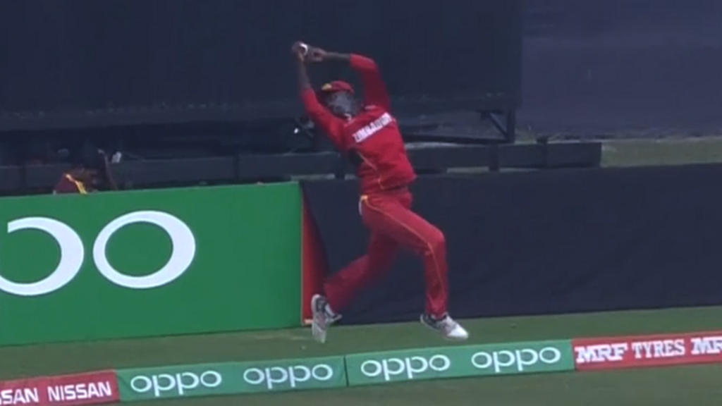 U19 World Cup: Zimbabwe's Mavuta makes incredible boundary save - BBC Sport