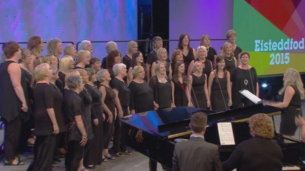 Côr Merched dros 20 mewn nifer (30) / Women's Choir with over 20 ...