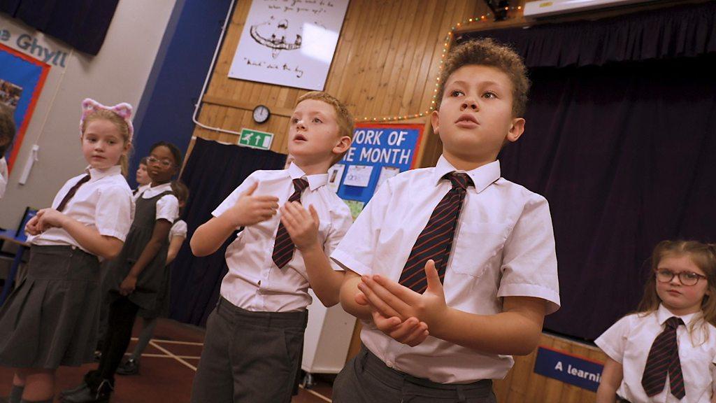 Children in Cumbria learning BSL at school - BBC Newsround