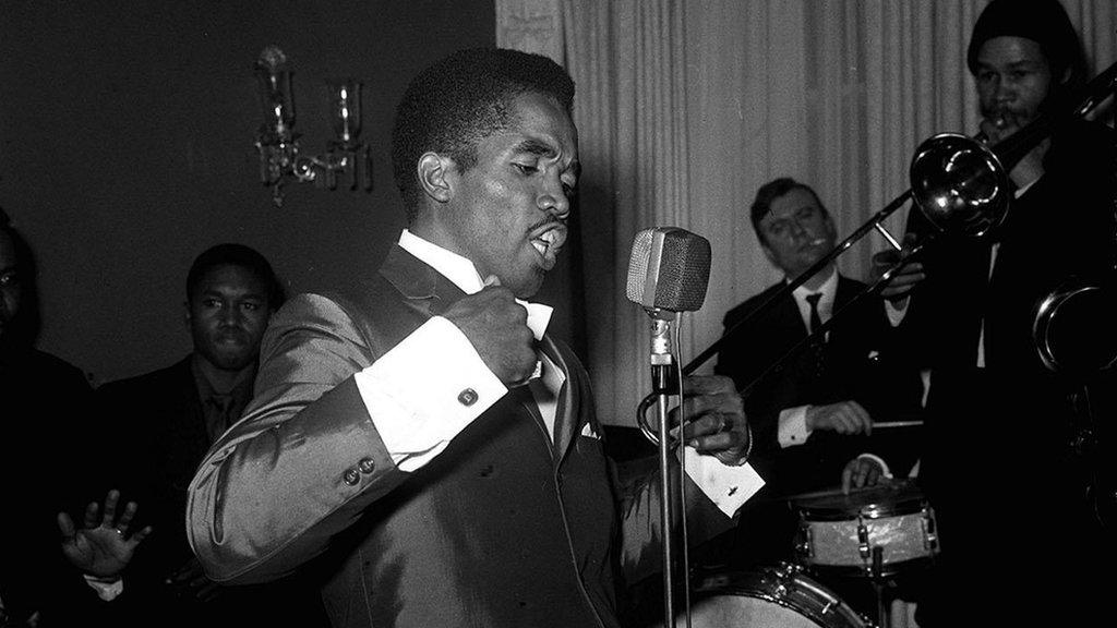 Musicians we lost in 2016 - BBC News