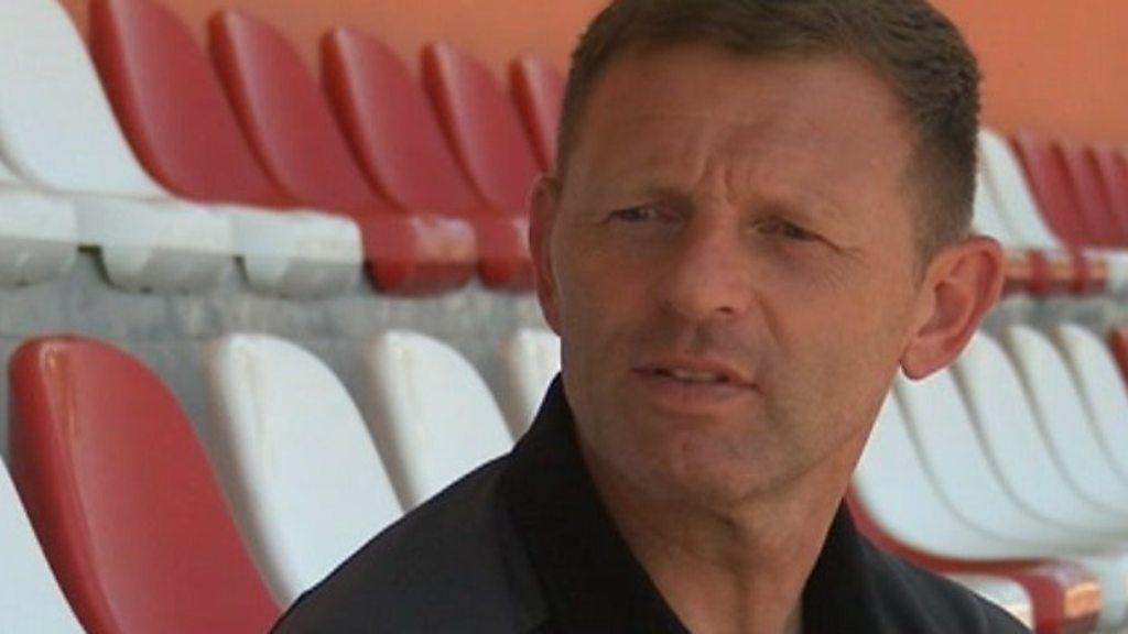 Graeme Jones: Luton Town boss misses 'brother' Roberto Martinez - BBC Sport