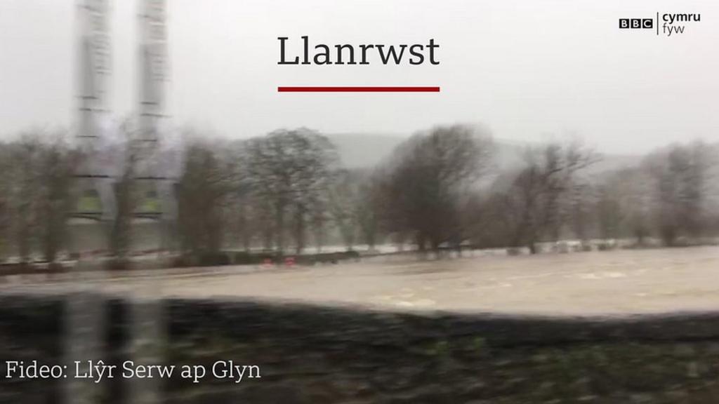 Llifogydd: 'Afon Conwy ar ei lefel uchaf ar gofnod' - BBC Cymru Fyw