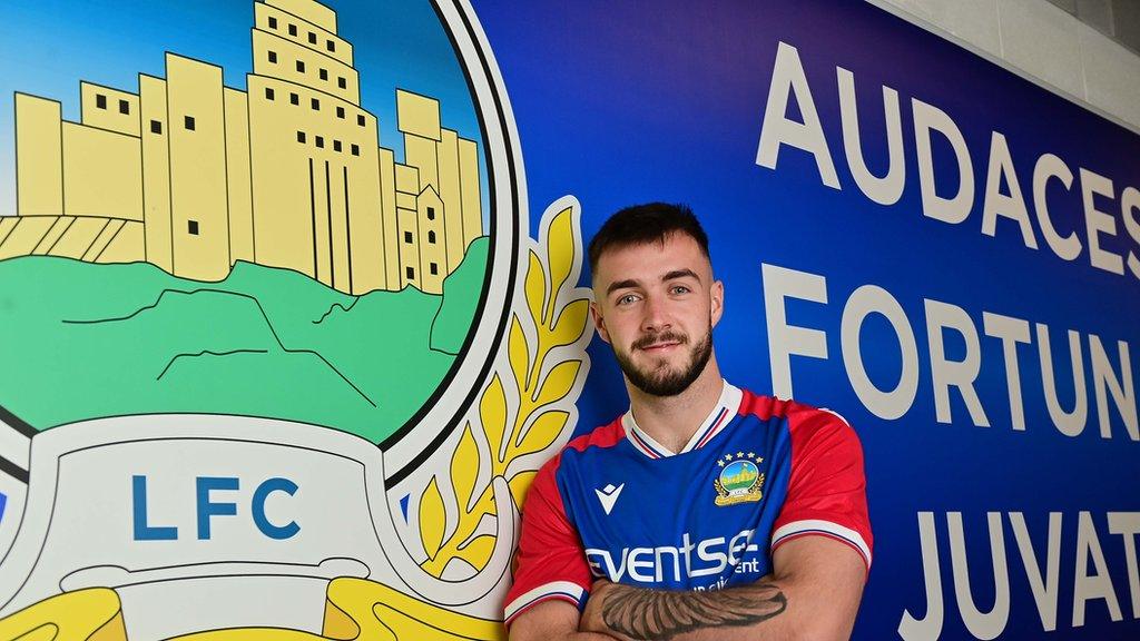 John Robertson: Scottish striker to join Linfield in two-year deal ...