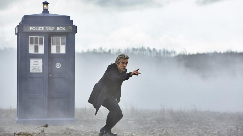 Time-lapse of the Doctor Who TARDIS being deconstructed - BBC Newsround