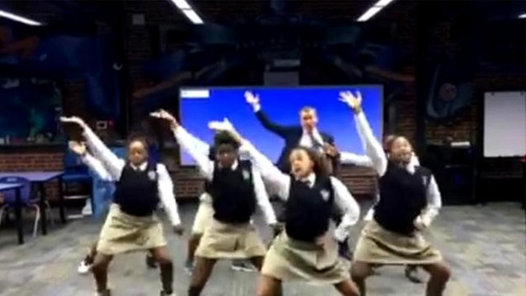 Teacher's dance with pupils in America goes viral - BBC Newsround