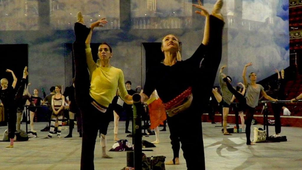 What's it like to be a professional ballet dancer? - BBC Newsround