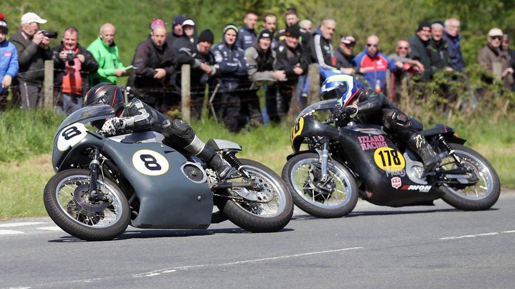 'Fake' licence charges against Guy Martin dropped - BBC News