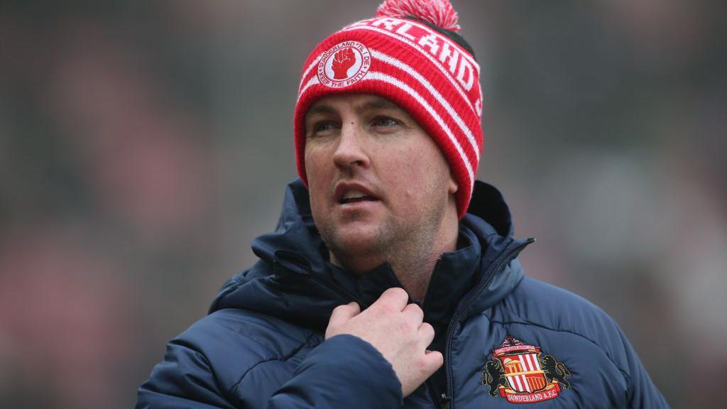 Mike Dodds: Sunderland can 'definitely' make the play-offs - BBC