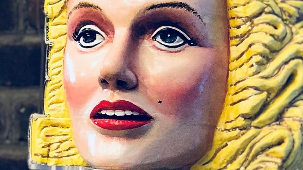 Check out these incredible, bendable sculptures - BBC Newsround