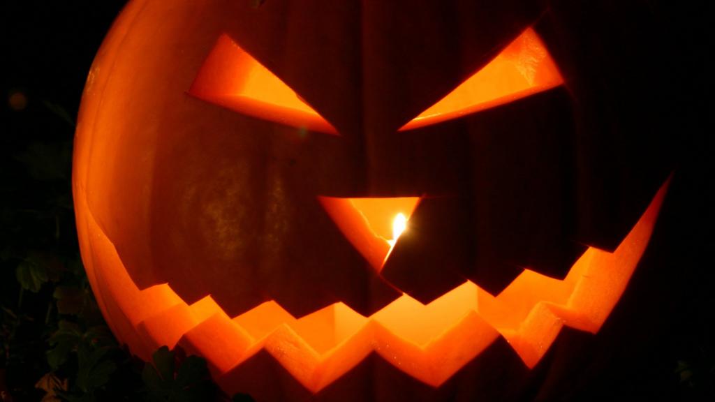 Halloween: Why do we like getting scared so much? - BBC Newsround