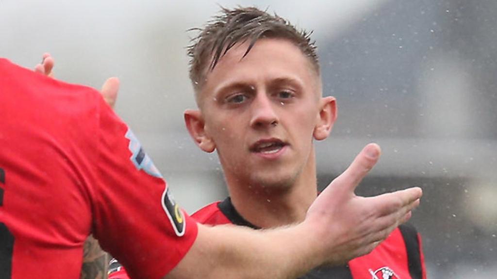 Snoddy strike after 10 seconds sets Crues on their way to facile win ...