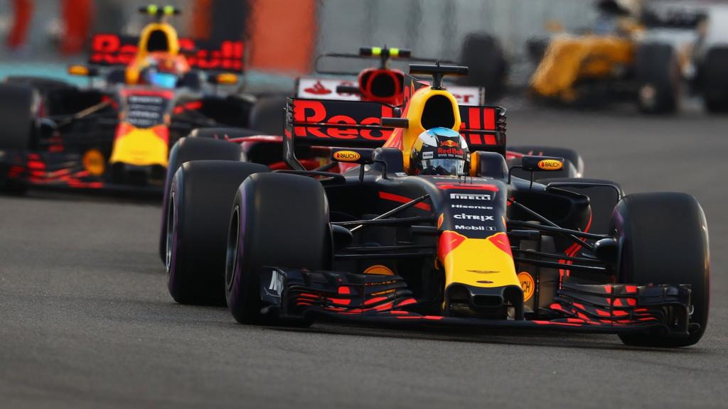 How is a Formula 1 car different to a family car? - BBC Newsround