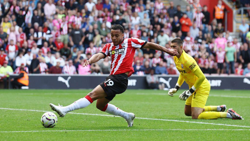 Southampton news: How do Saints strikers start scoring? - BBC Sport