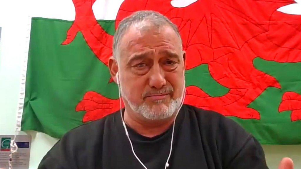 Y Coridor Ansicrwydd: Cardiau glas a chell cosb - BBC Cymru Fyw