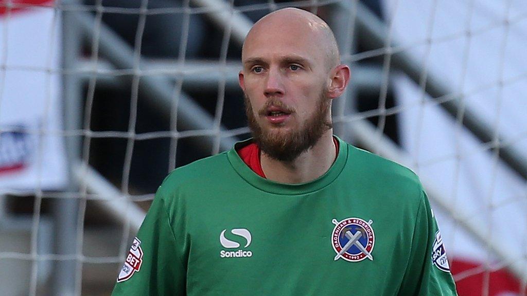 Craig Robson: Barnet sign Dagenham & Redbridge captain - BBC Sport