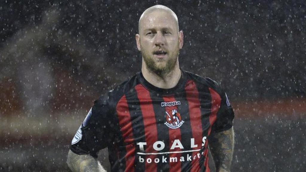 Crusaders eight clear after last-gasp win at Dungannon. - BBC Sport