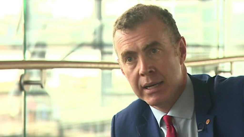 Adam Price yn 'benderfynol' o ennill arweinyddiaeth - BBC Cymru Fyw