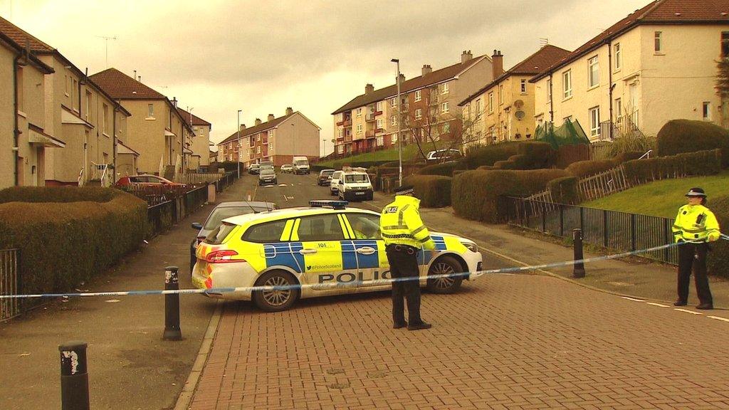 Police release details of car used in Springburn shooting - BBC News