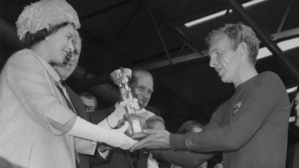 Queen Elizabeth II: Football Focus pay tribute to the UK's longest ...