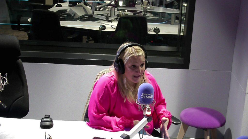 Shelley Rees: 'O'dd e’n brofiad oedd 'di croesi’r llinell i fi' - BBC ...