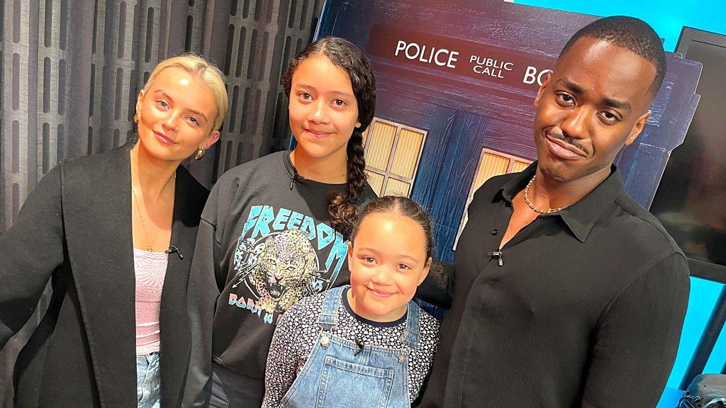 Doctor Who: Newsrounders Mia and Talia meet Ncuti Gatwa and Millie ...