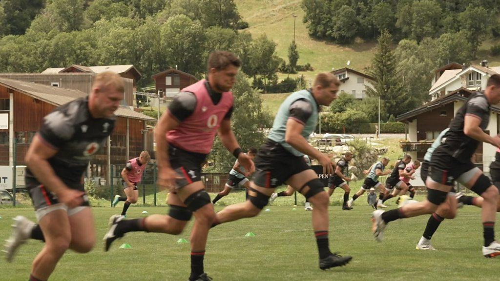 Cymru yn y Swistir: 'Rhedeg, rhedeg, a mwy o redeg' - BBC Cymru Fyw