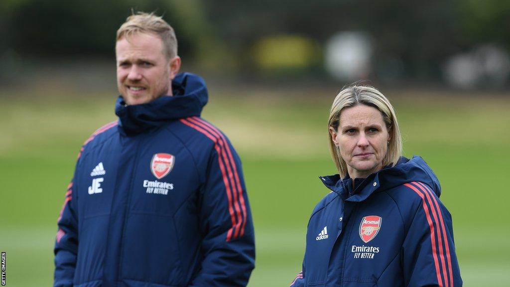 Kelly Smith: Arsenal legend named assistant coach - BBC Sport