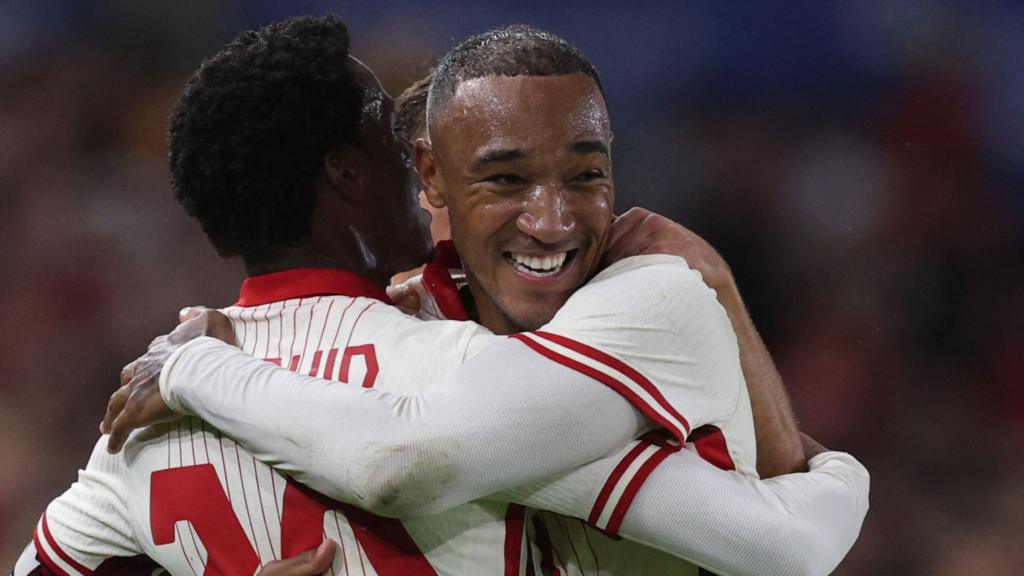 Watch - Cornelius screamer for Canada stuns Wales - BBC Sport