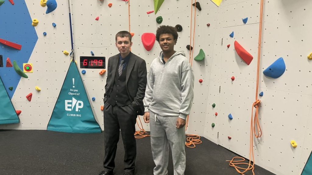 Grimsby teenagers help shape £8.6m youth centre - BBC News