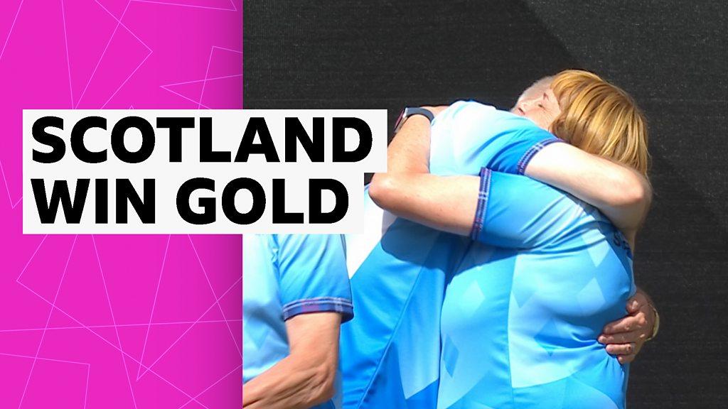 Scotland win third bowls gold - with help of 75-year-old - BBC Sport