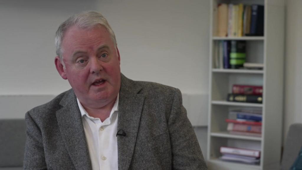 'Trefn newydd yn anwybyddu bod mwy o ffermydd y pen yng Nghymru' - BBC ...