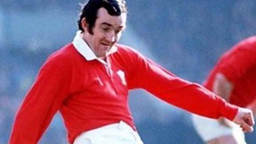 Wales to honour fly-half great Phil Bennett in Springboks Test - BBC Sport