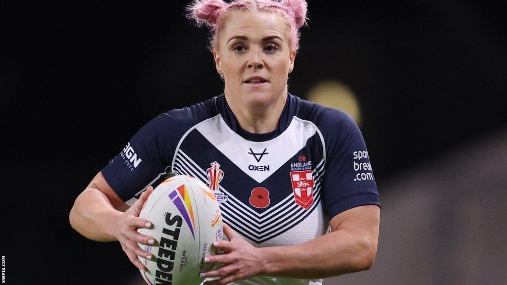Amy Hardcastle: Leeds Rhinos sign England centre from St Helens - BBC Sport
