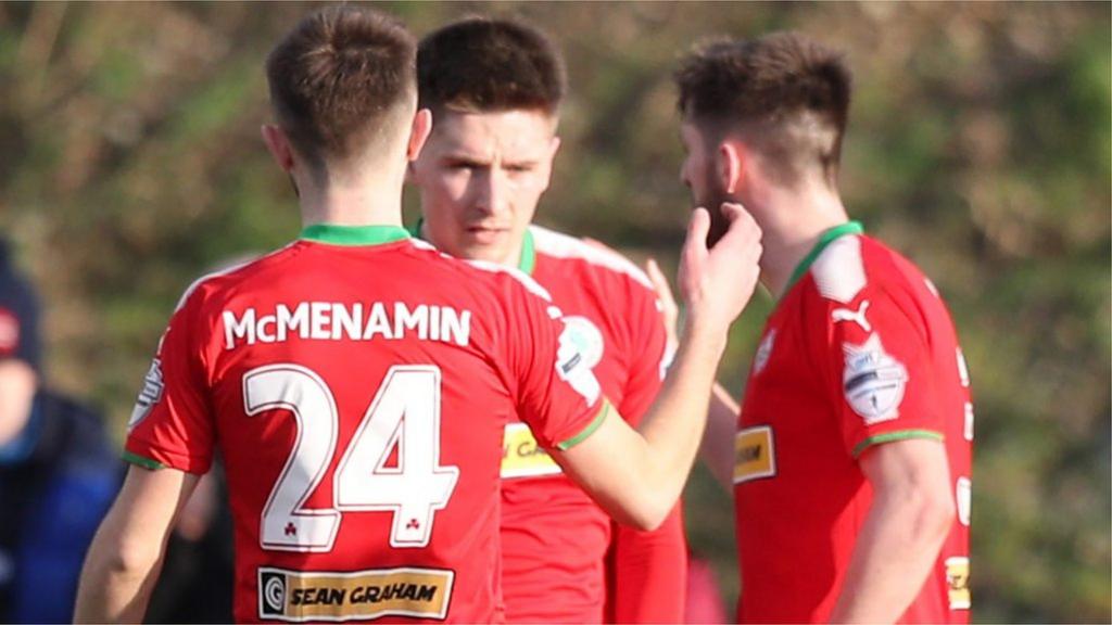 Curran stars as Cliftonville beat Warrenpoint - BBC Sport
