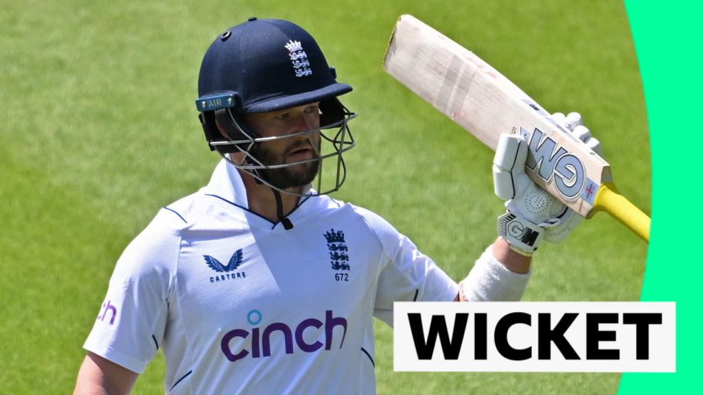 England v Ireland: Graham Hume bowls Ben Duckett for 182 - BBC Sport