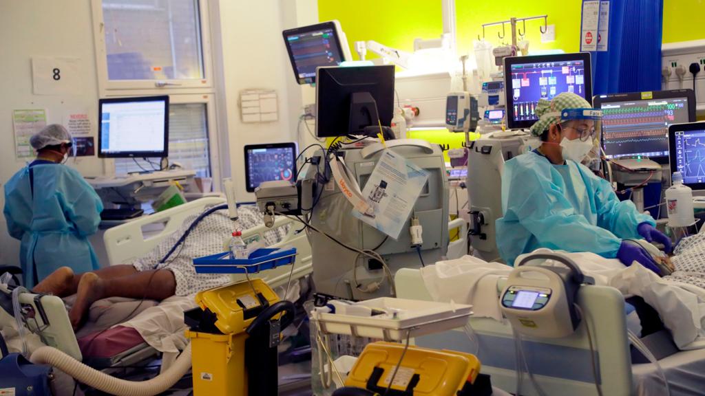 Covid-19: Pandemic pushes hospital waits to record high - BBC News