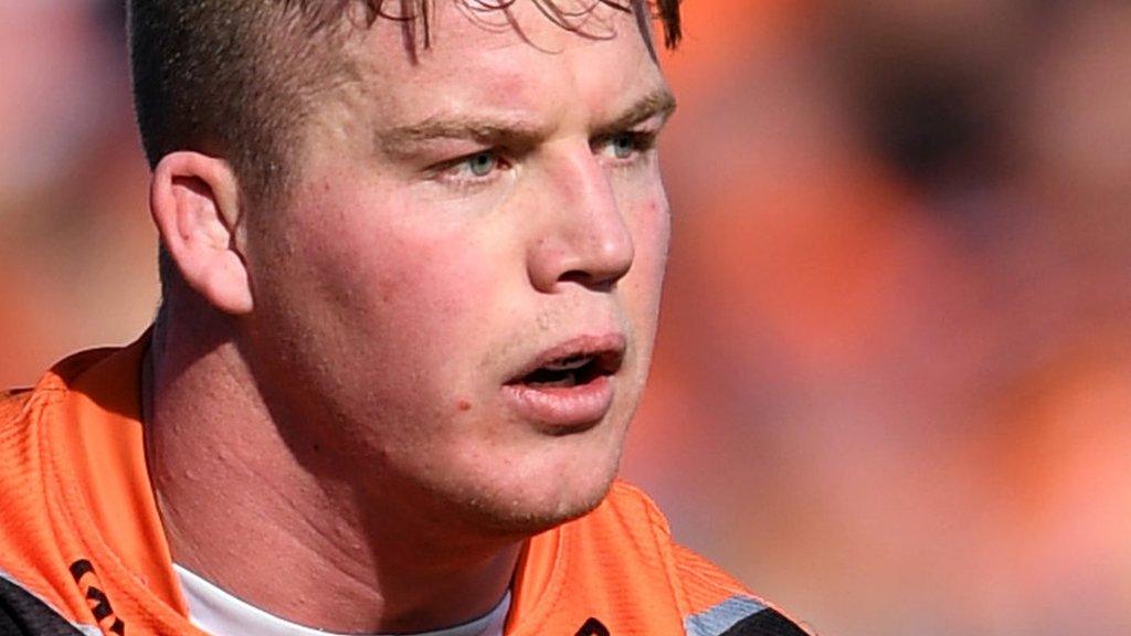 James Hasson: Wakefield Trinity sign Salford Red Devils forward - BBC Sport