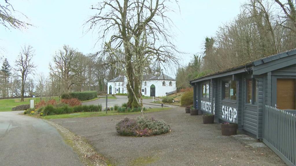 Clann Dòmhnaill a' diùltadh Oighreachd Shlèite a thoirt far na margaidh ...