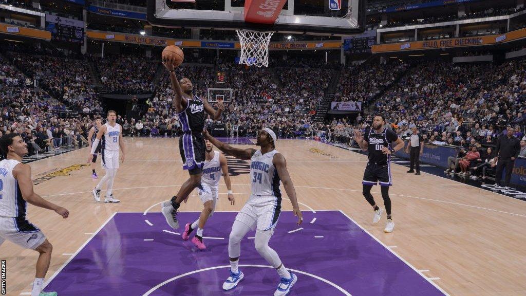 NBA: De'Aaron Fox keeps momentum building for Sacramento Kings with ...