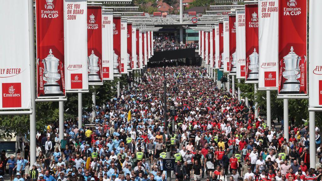 Man City and Man Utd fans urged to take different routes to Wembley ...