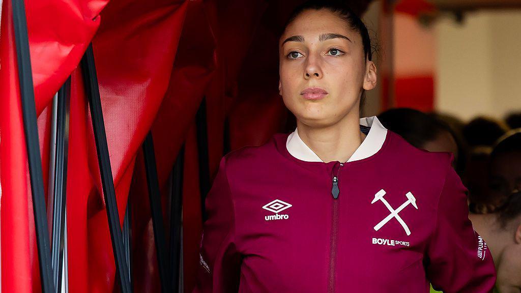 West Ham: Amber Tysiak closing in on Union Berlin move - BBC Sport