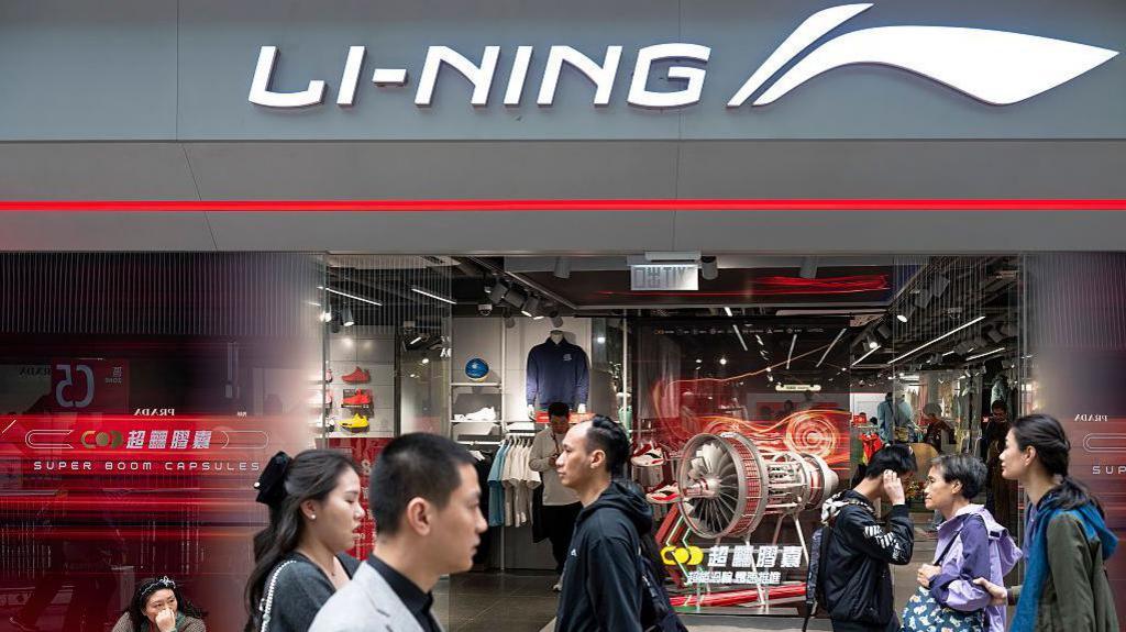 Steph Curry: NBA star signs shoe deal with Chinese brand Li-Ning - BBC News
