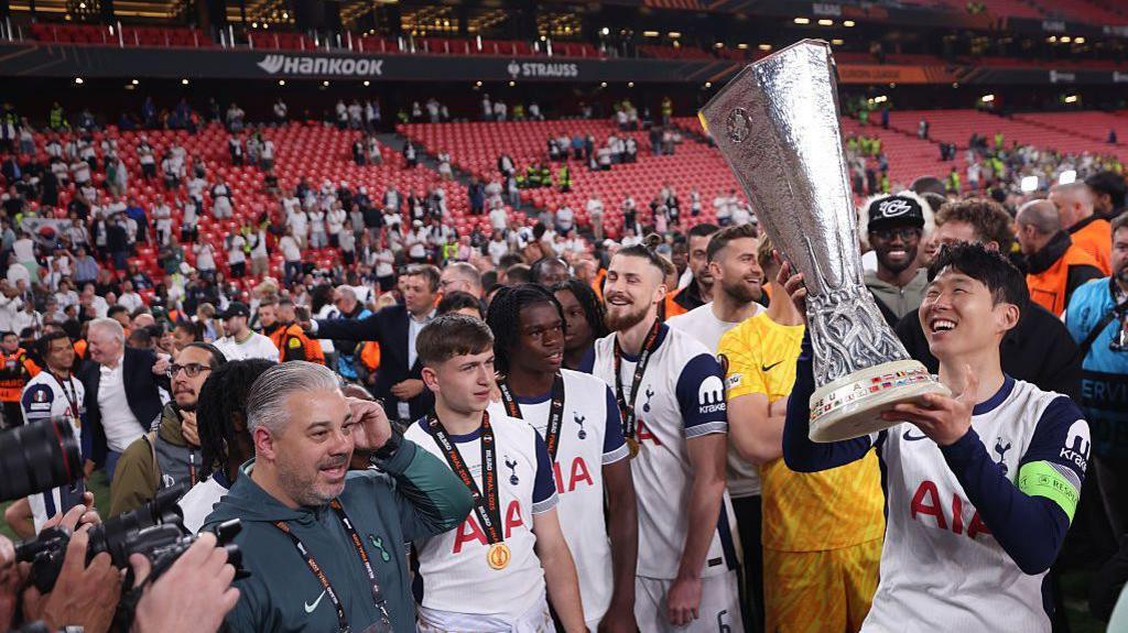 Tottenham news: Spurs reveal Europa League trophy parade - BBC Sport