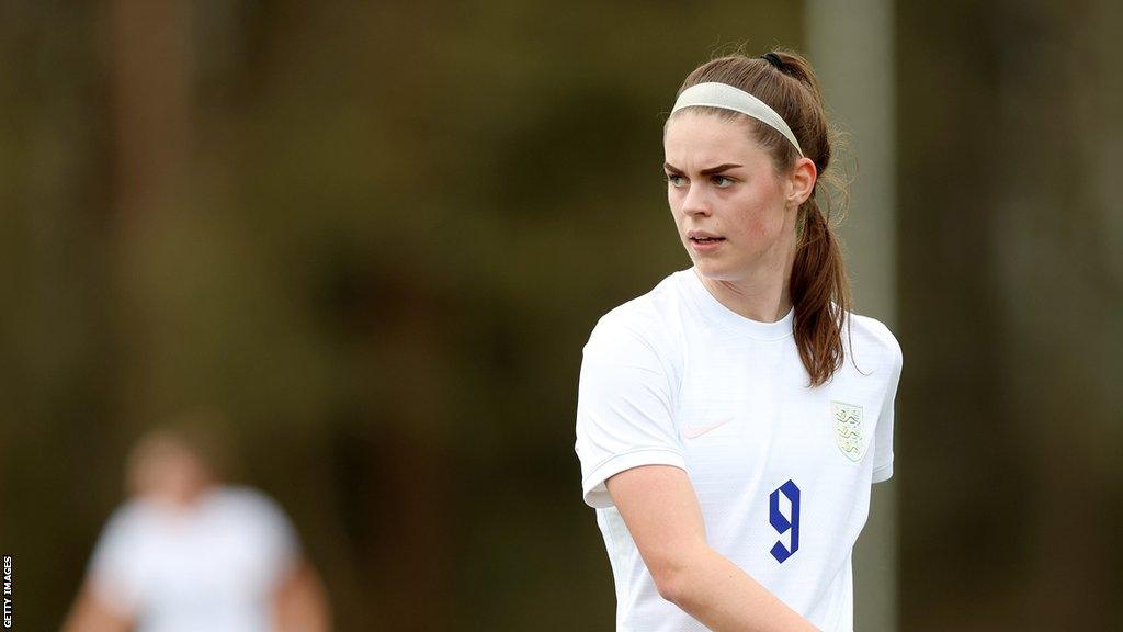 Emma Harries: West Ham sign England Under-23 forward - BBC Sport